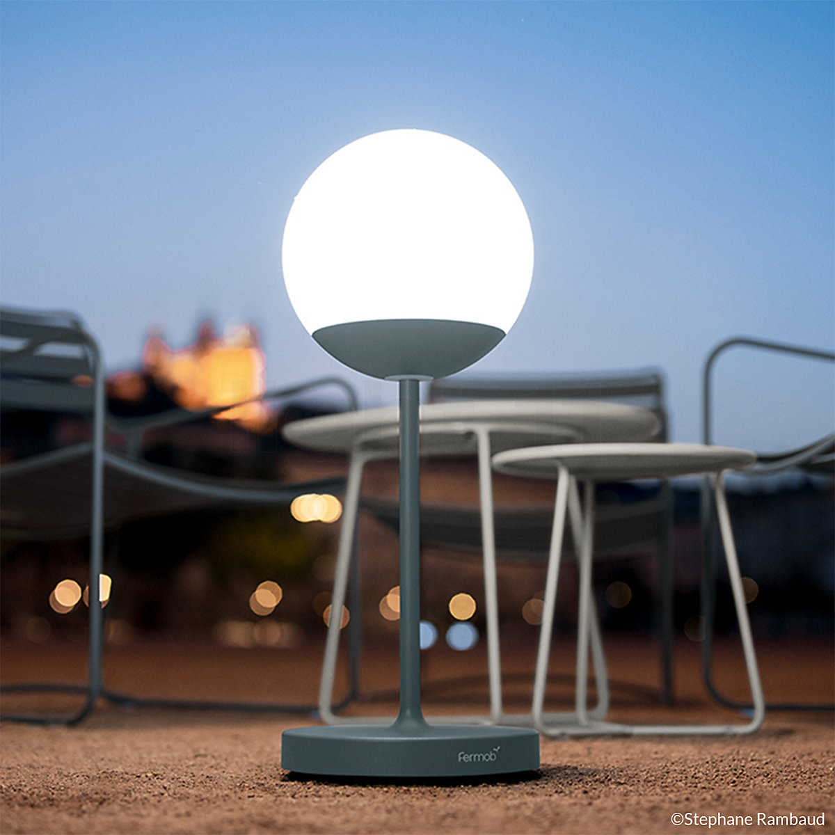 Fermob Mooon! Lampe de table LED en vente sur light11.fr