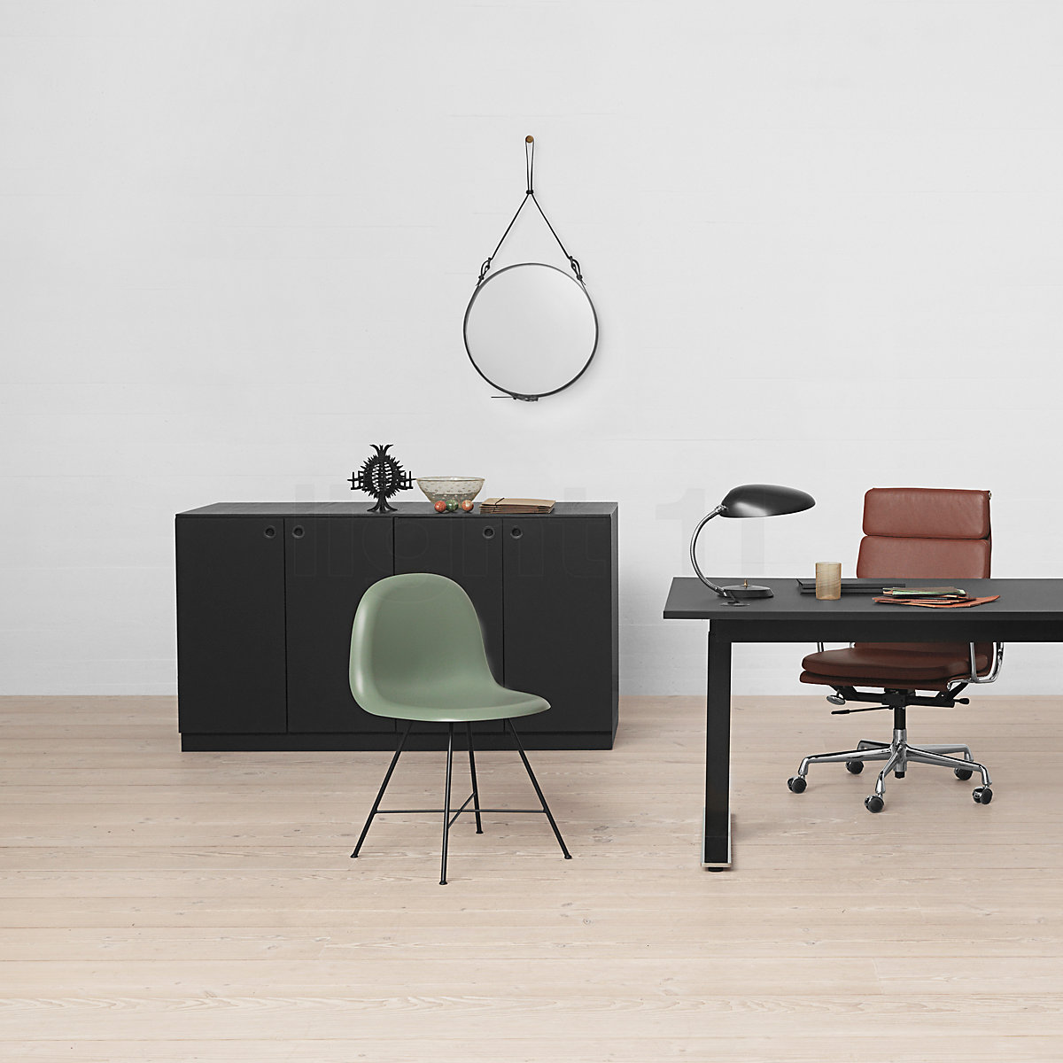 Gubi Cobra table lamp at light11.eu