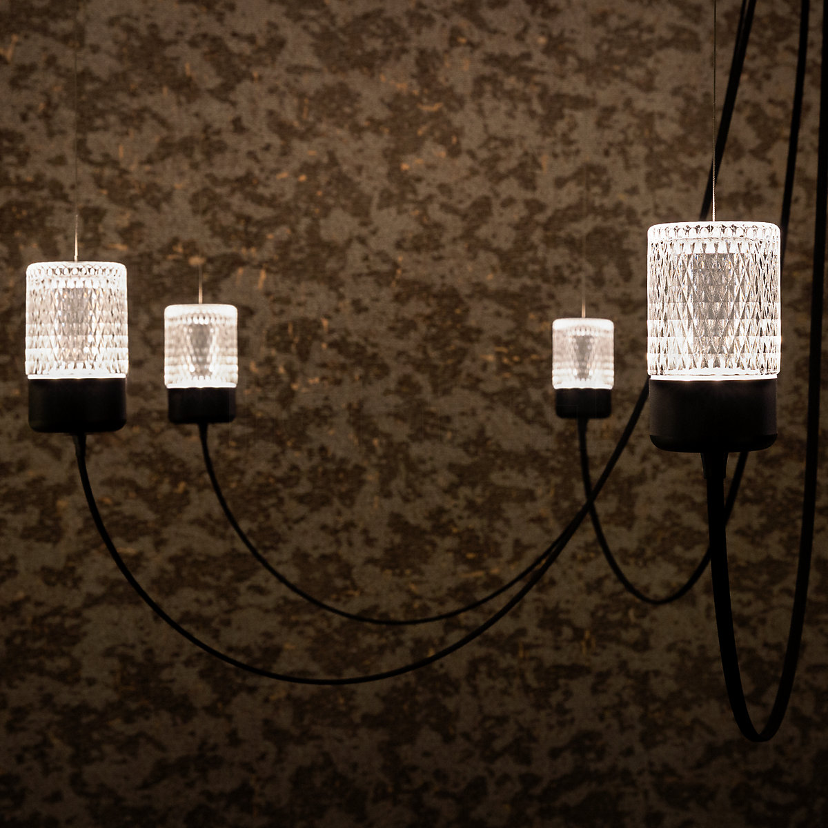 Buy Moooi Gravity Chandelier LED at light11.eu